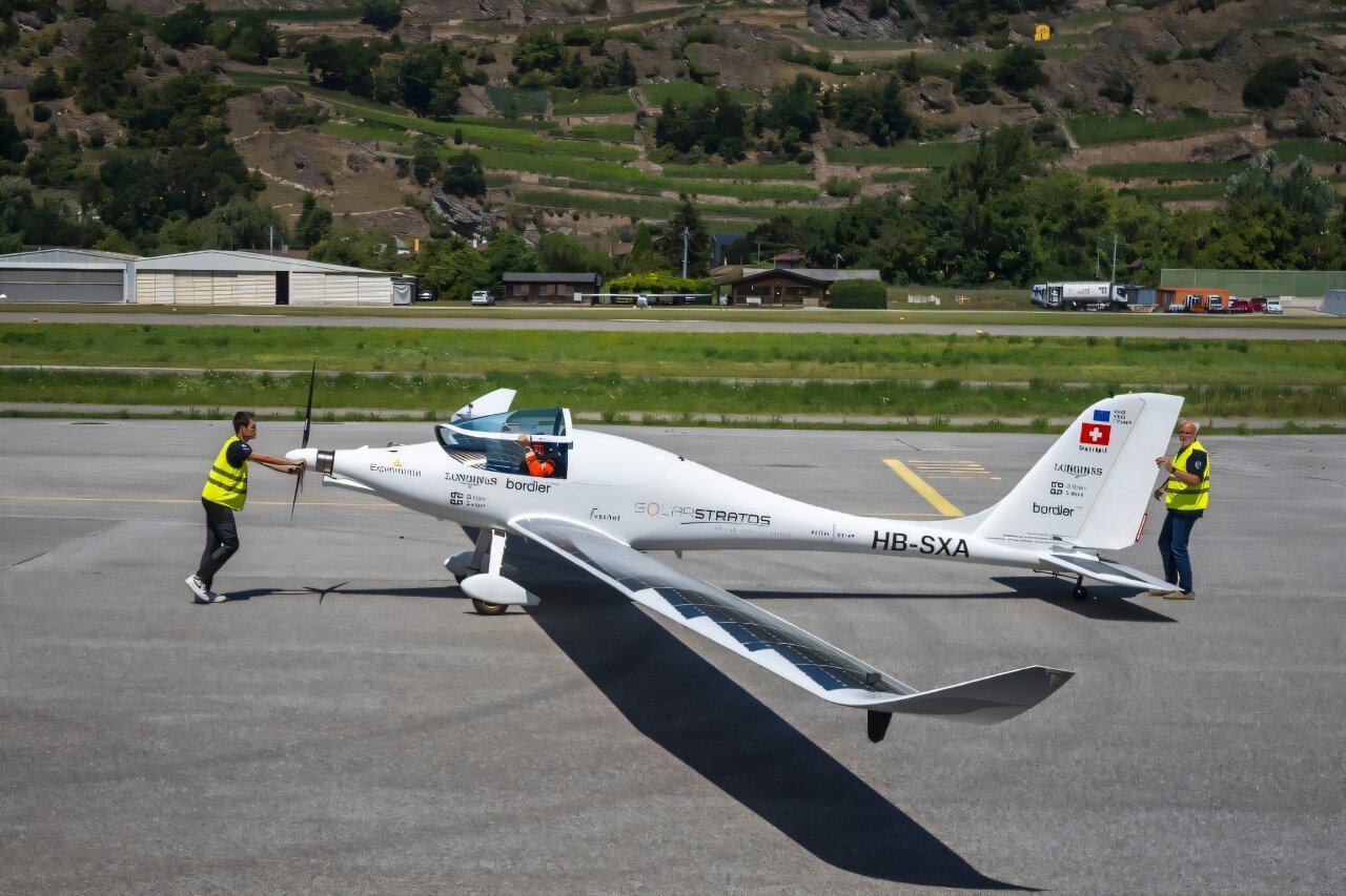 Swiss pilot surpasses solar-powered plane altitude record - Infralog
